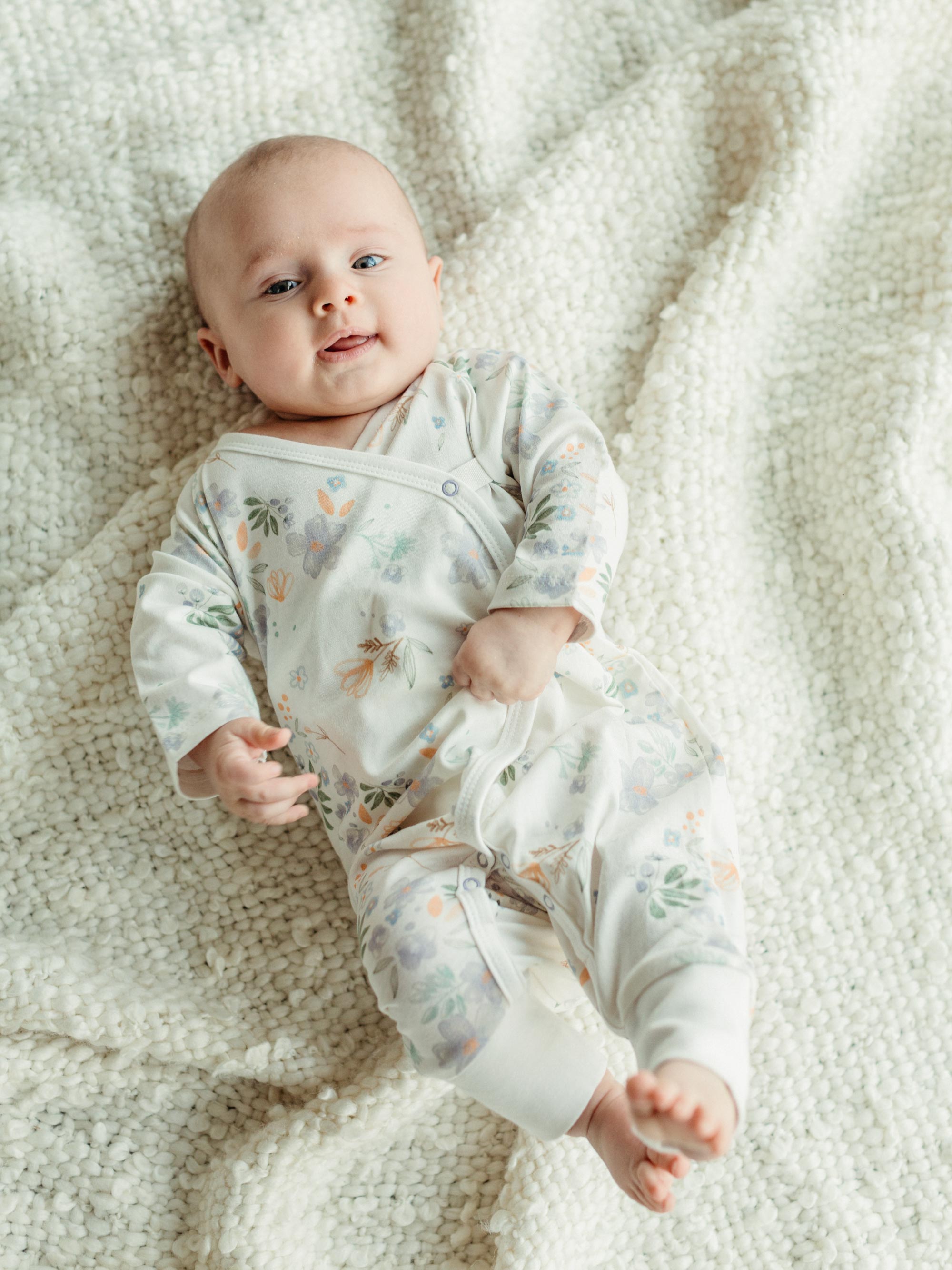Organic Cotton Baby Side Snap Kimono Onesie - Modern Daisy – Under the Nile
